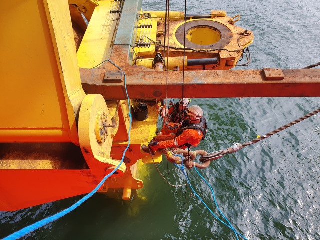 Rope access at the seven borealis, subsea7